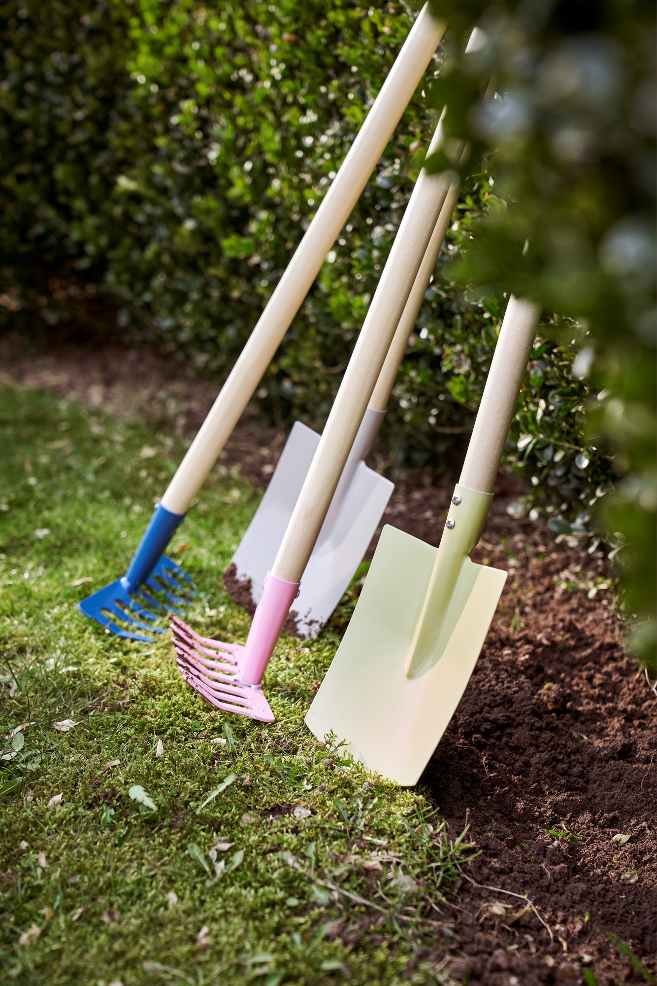 Children's garden rake | Iron/poplar wood. 70 cm. | Søstrene Grene