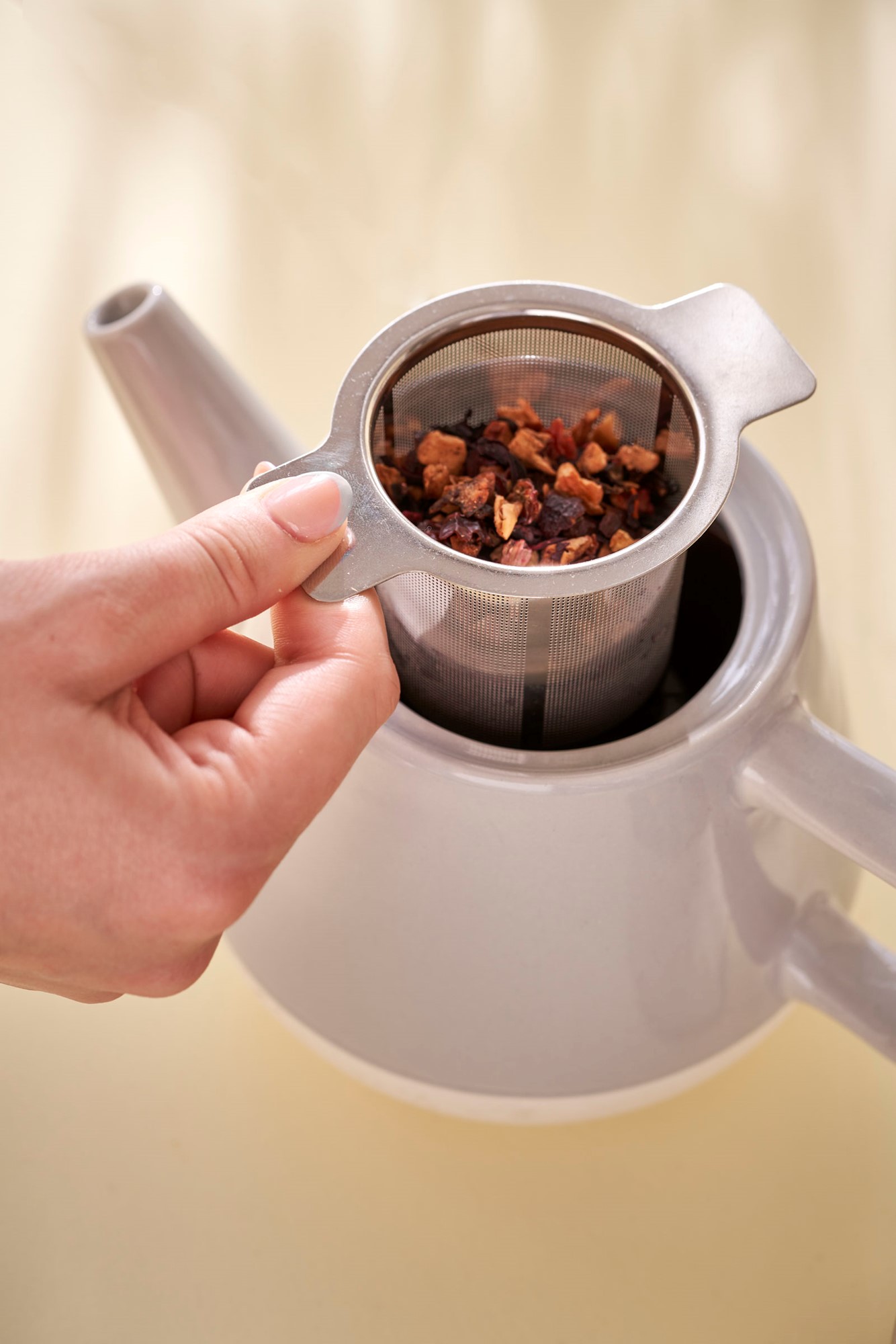 Tea strainer | Stainless steel. 6 x 6,3 x 11 cm. | Søstrene Grene