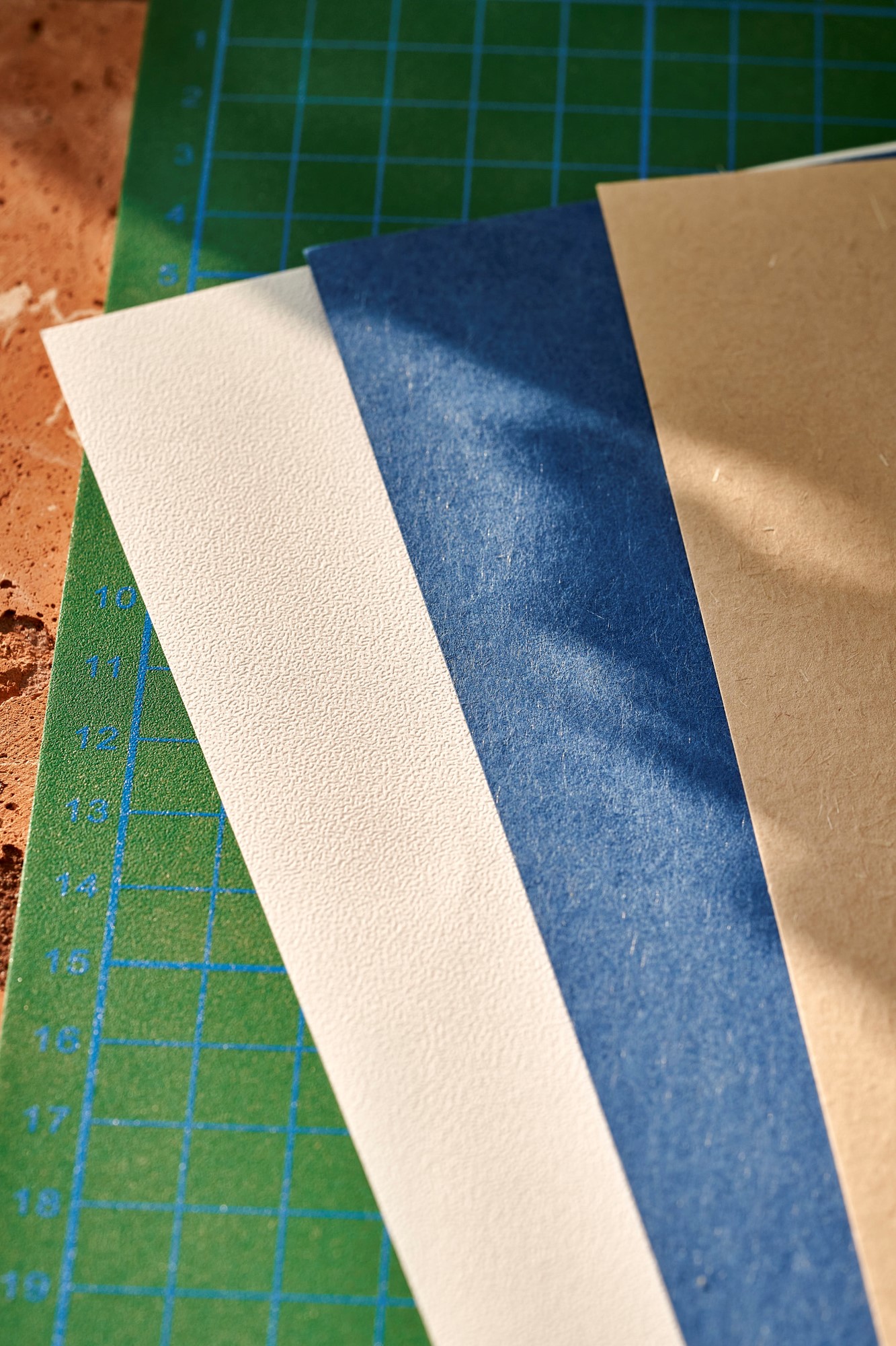 Strukturiertes Papier A4 | Papier. 3 Bögen. | Søstrene Grene