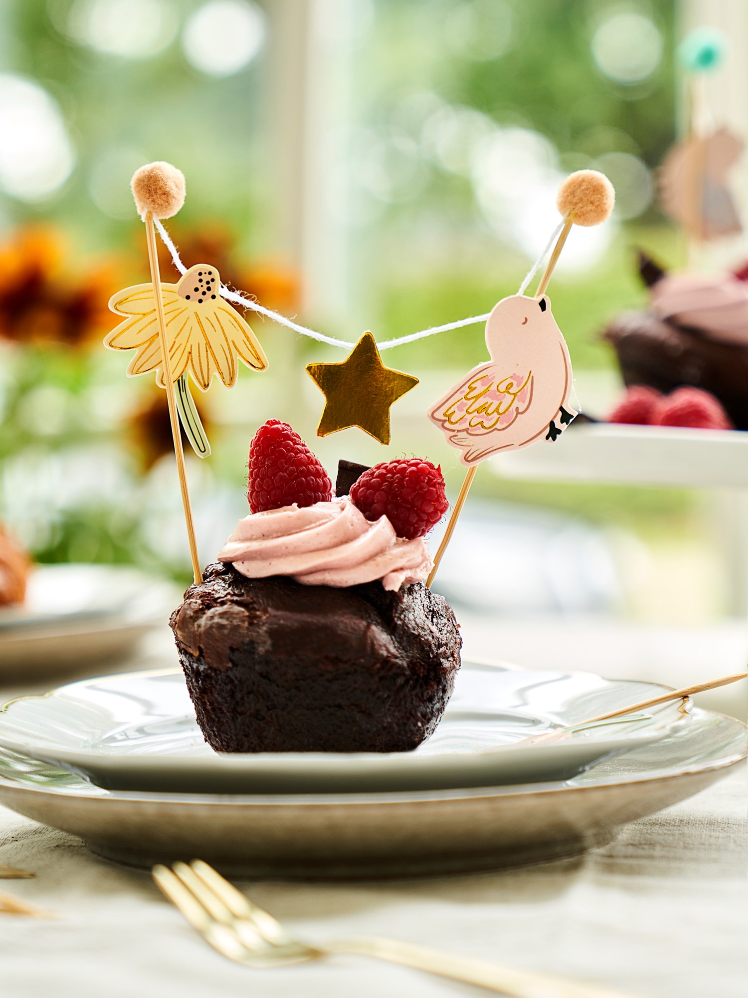 Kakepynt | Papir/bjørk/polyester. 16 cm. | Sand