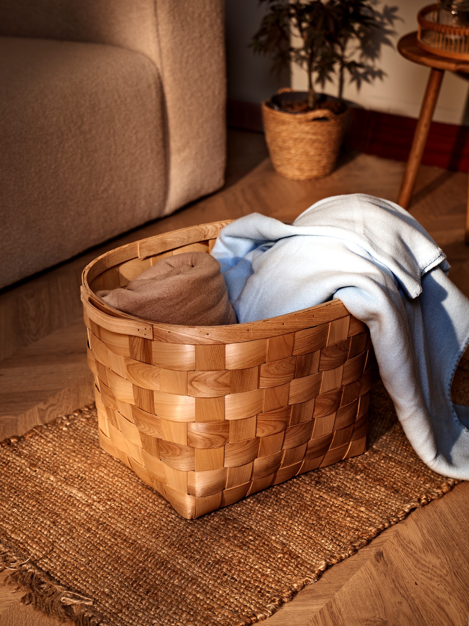 Mand | Houtspaander. 38 x 32 x 28 cm. | Nature