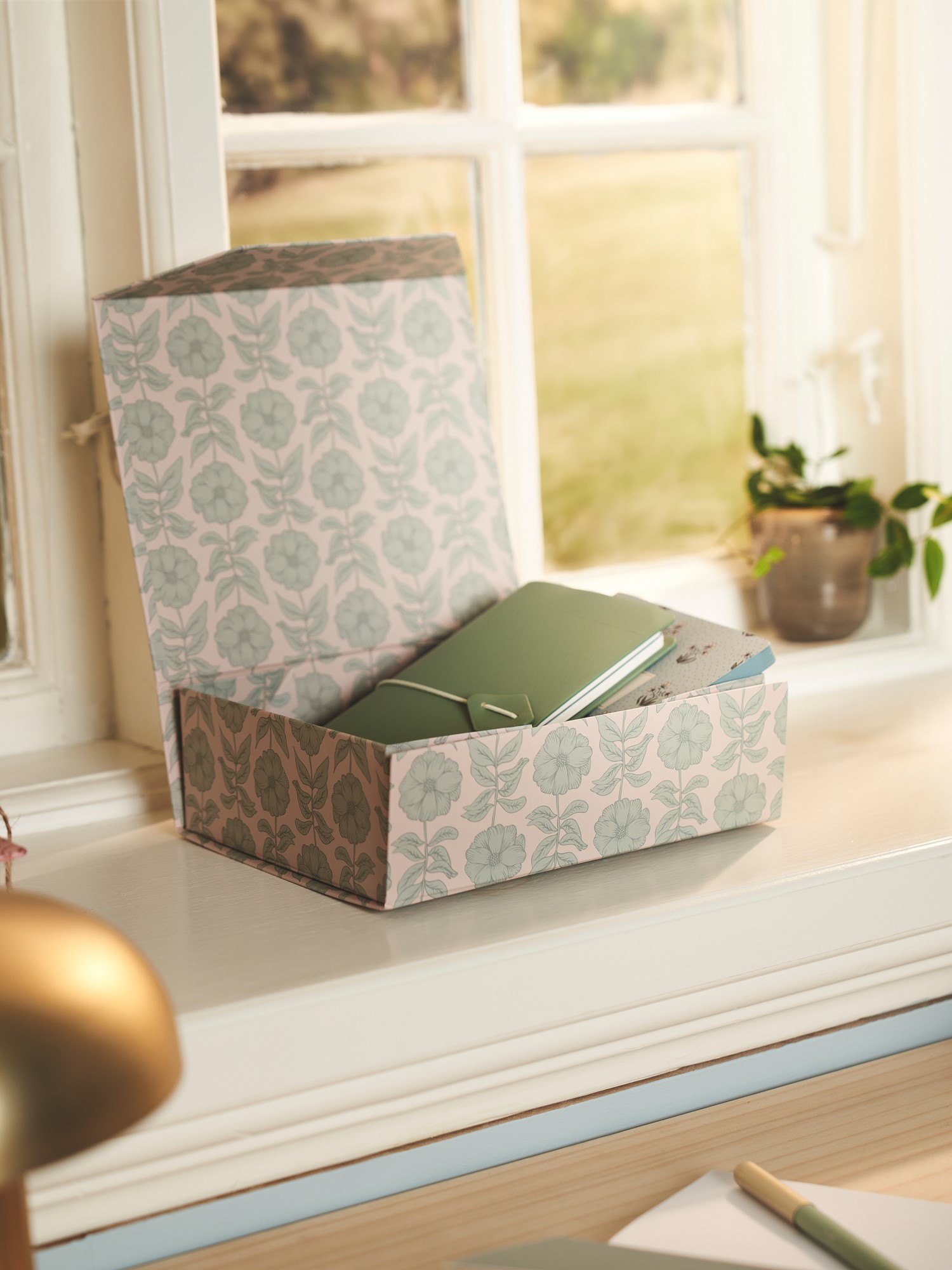 Doos | Papier. 22 x 19 x 7 cm. | Søstrene Grene