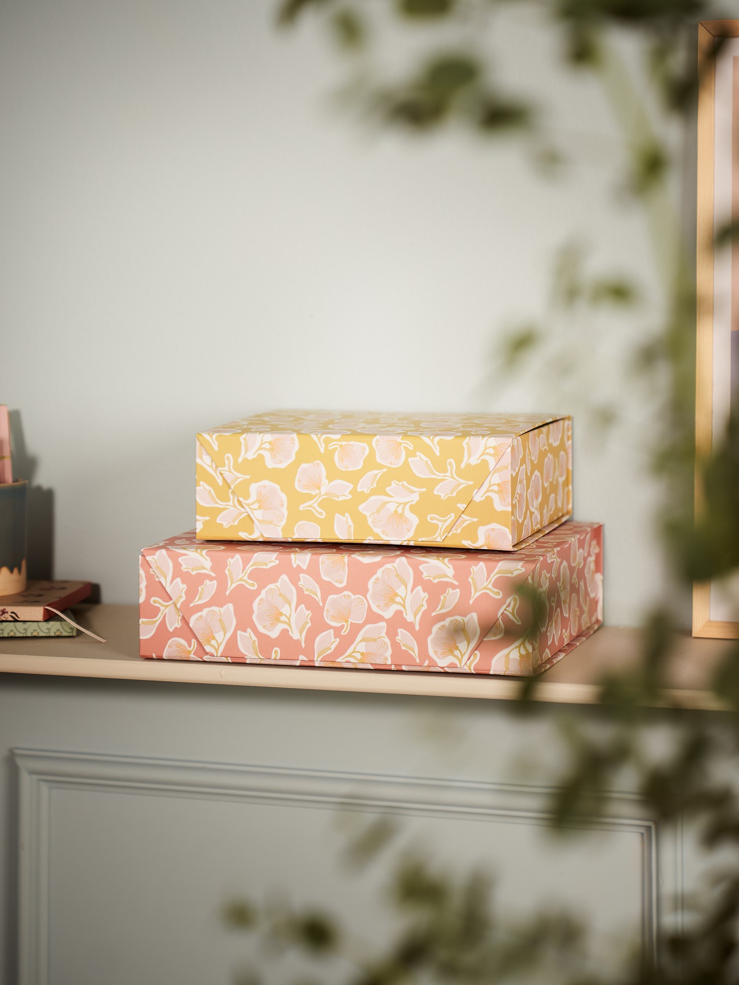 Box | Papier. 22 x 19 x 7 cm. | Yellow