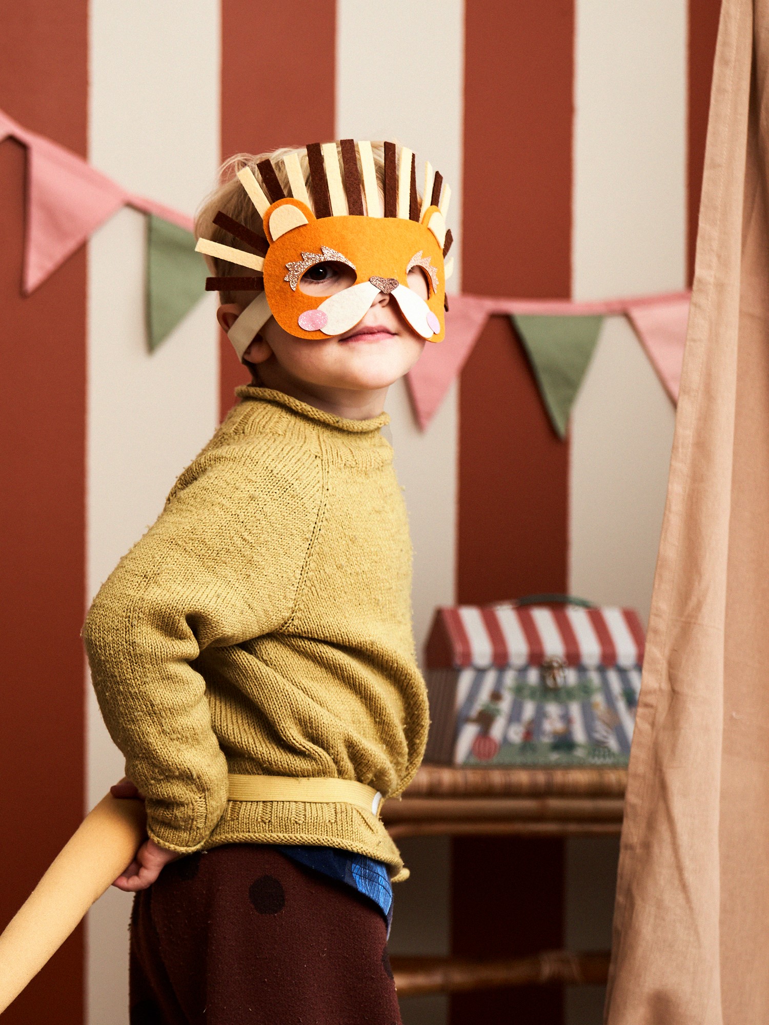 Dress-up mask lion | Polyester/acrylic/rubber. | Søstrene Grene