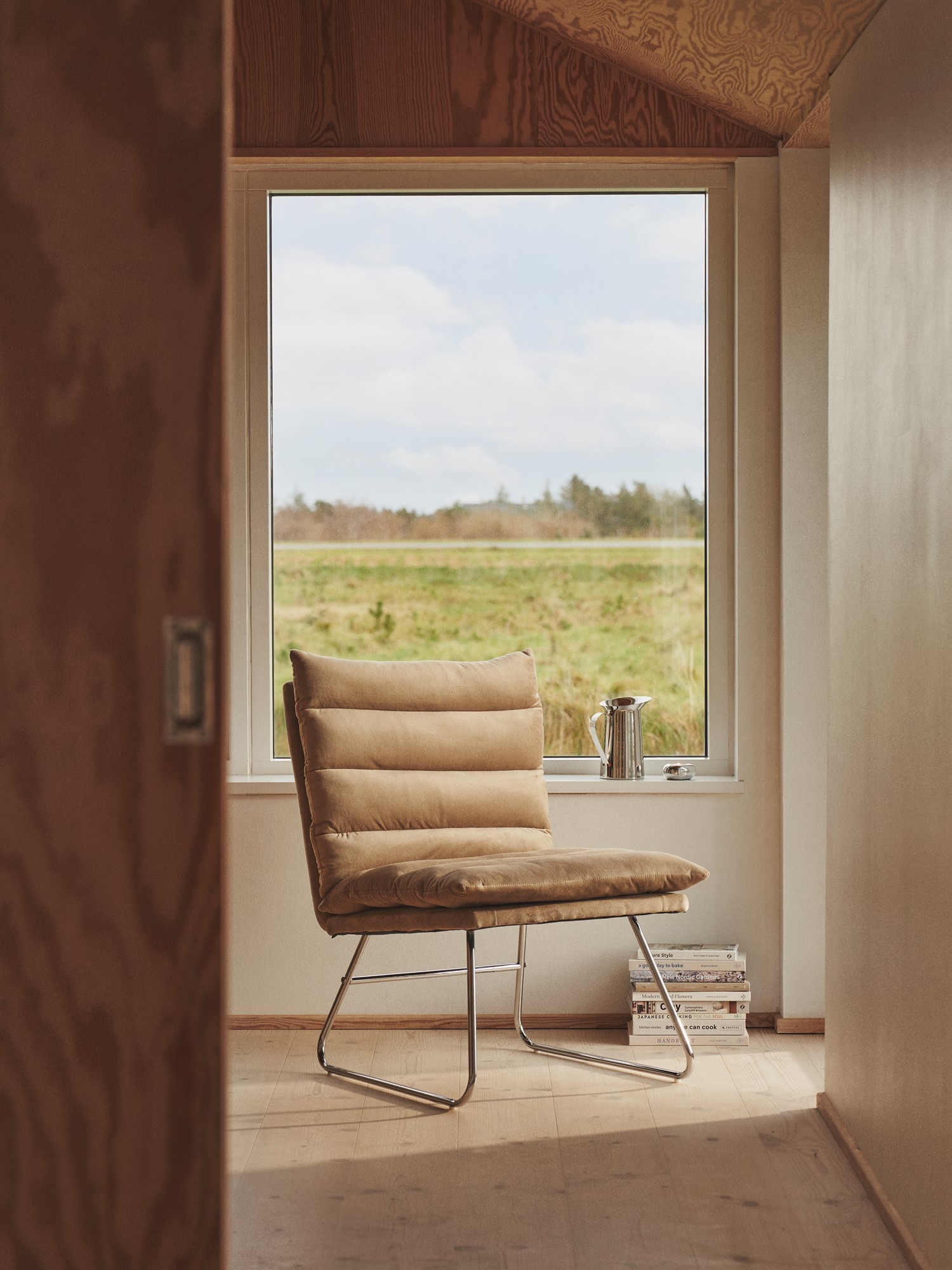 Stole | Find spisebordsstole og velourstole | Søstrene Grene