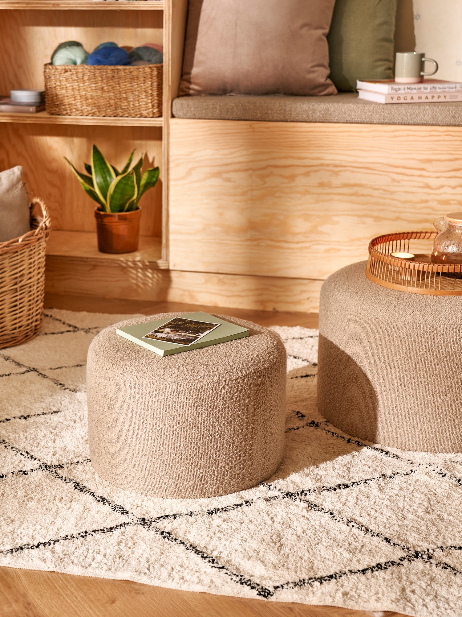 Puf | MDF/polyester/polyuretan. Ø39 x 25 cm. | Off White