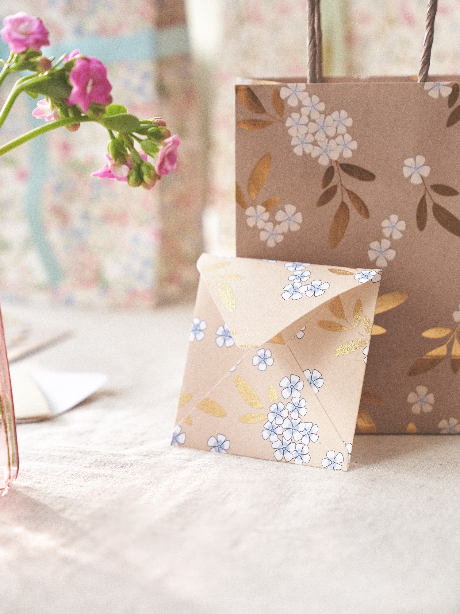 Gift-wrapping | Create lovely presents | Søstrene Grene