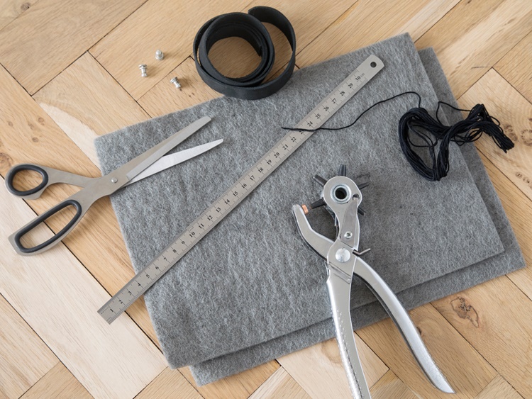 Felt sleeve for tablet or smartphone – Søstrene Grene á Íslandi
